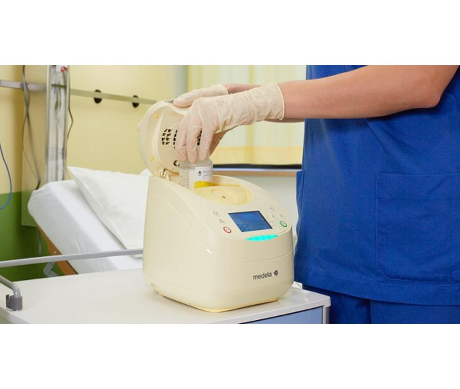 Calesca Warming and Thawing Device | Medela